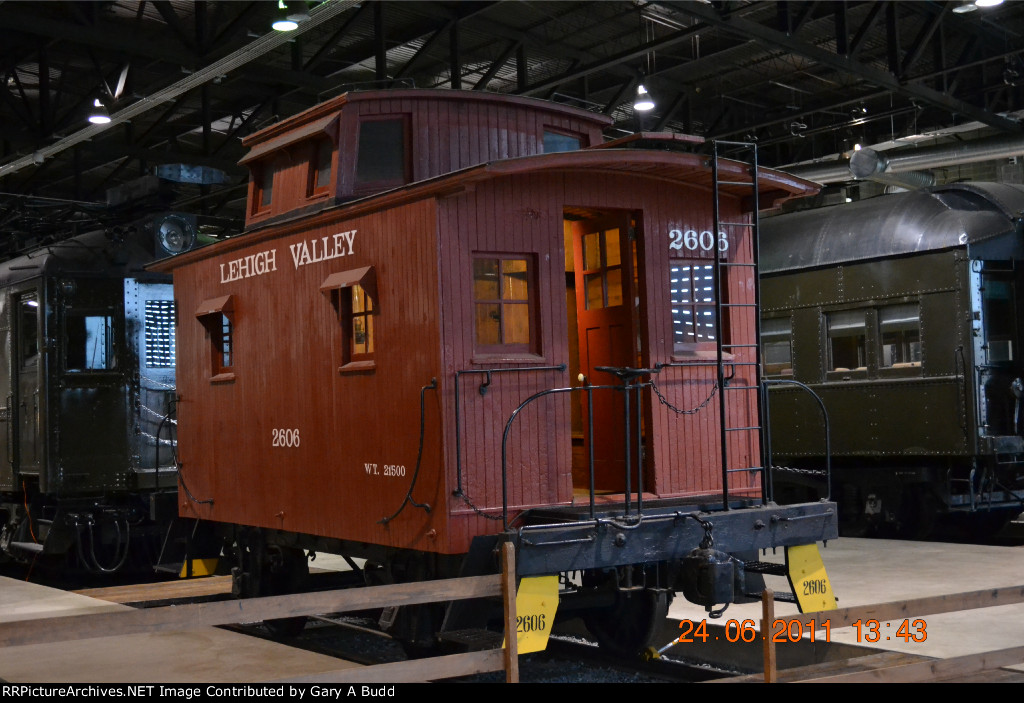 LEHIGH VALLEY RR BOBBER CABOOSE 2606